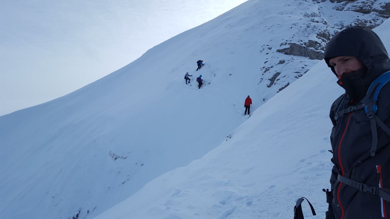 BUCEGI IARNA – VARFUL BUCSOIU MARE – Povești Altfel